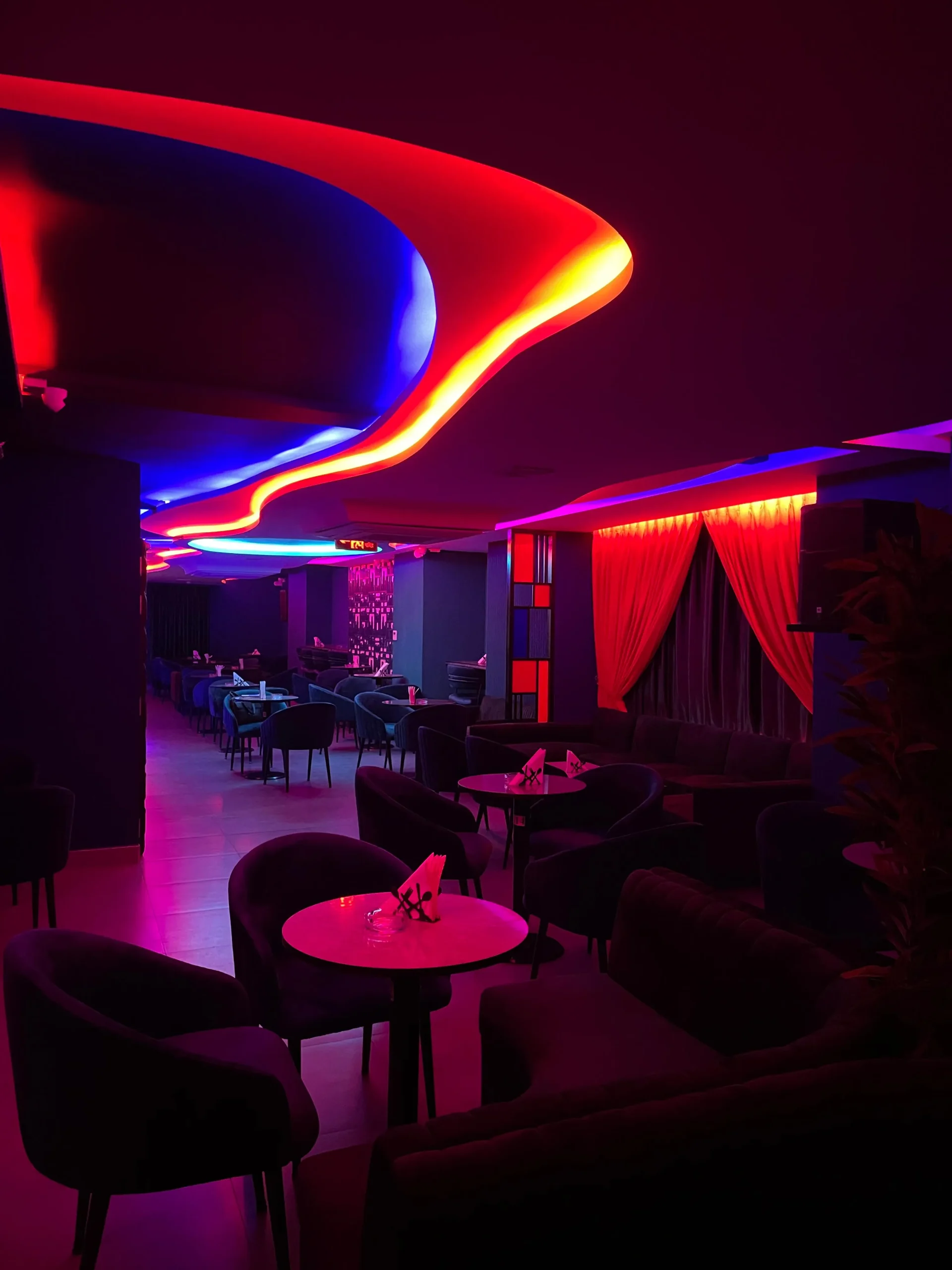 Cluster - Restaurant and Bar - Sara Interior